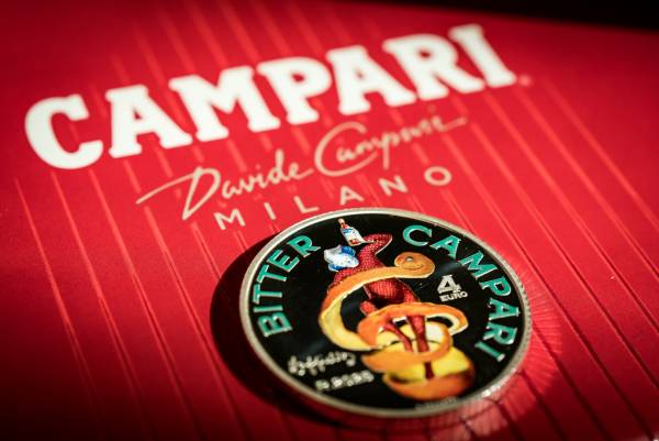 The Italian excellence of Made in Italy shines in the coin dedicated to Campari | Campari Group
